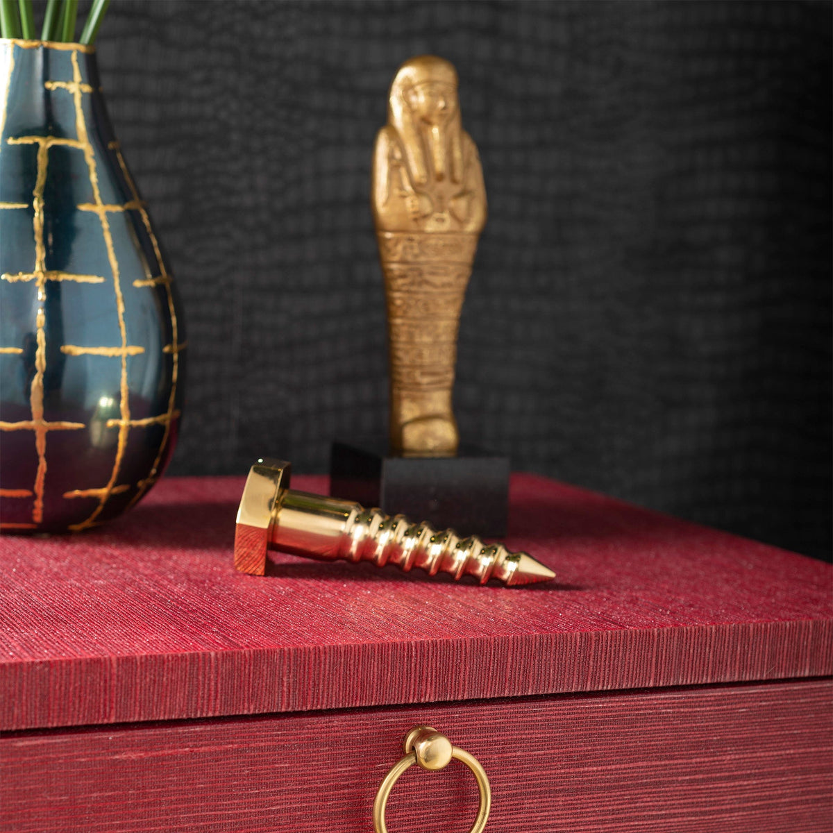 Villa & House Screw Statue – Meadow Blu